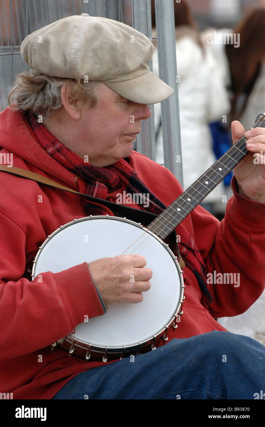 Busker banjo hi-res stock photography and images - Alamy