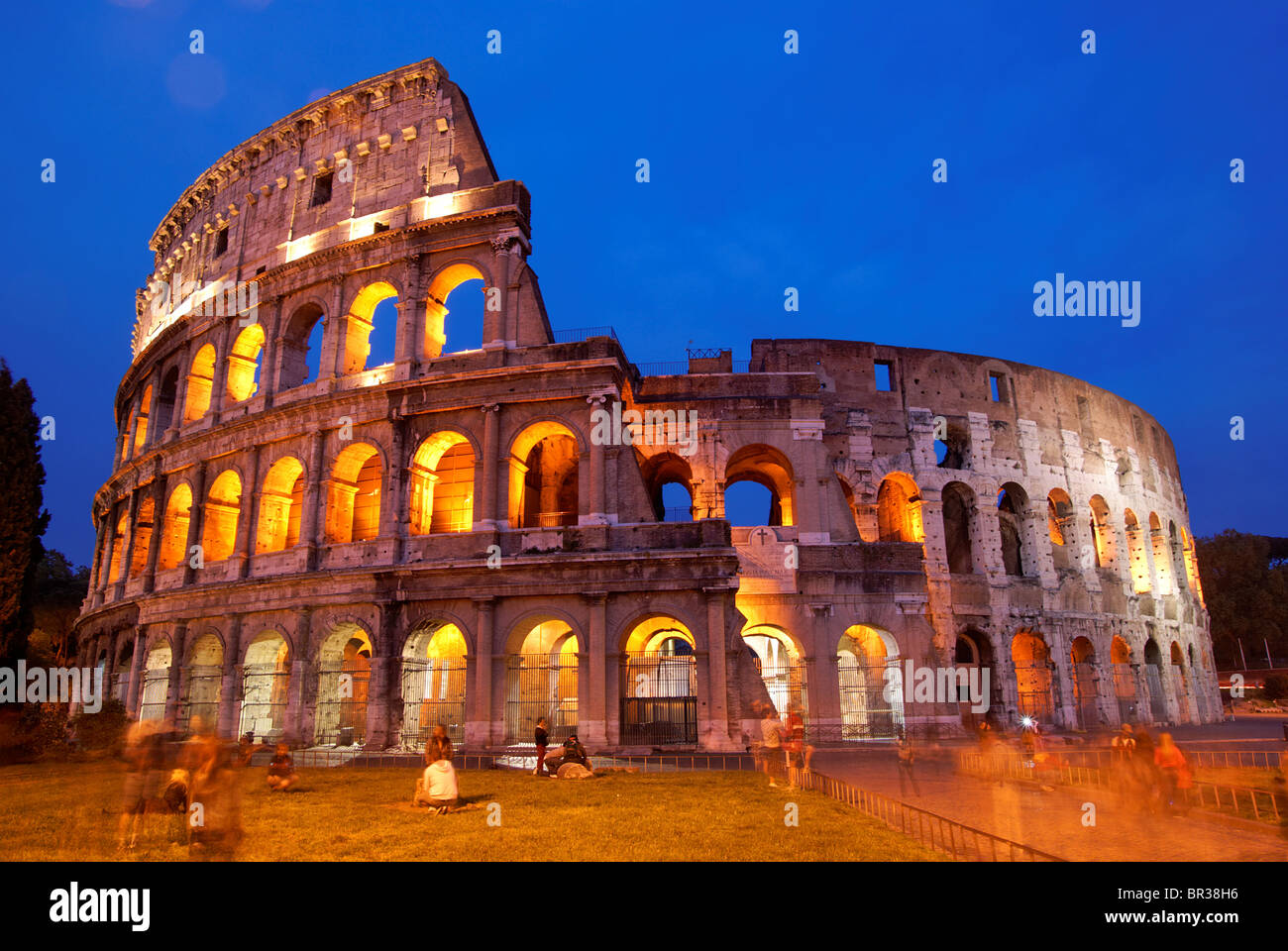 Colosseum night italy hi-res stock photography and images - Alamy