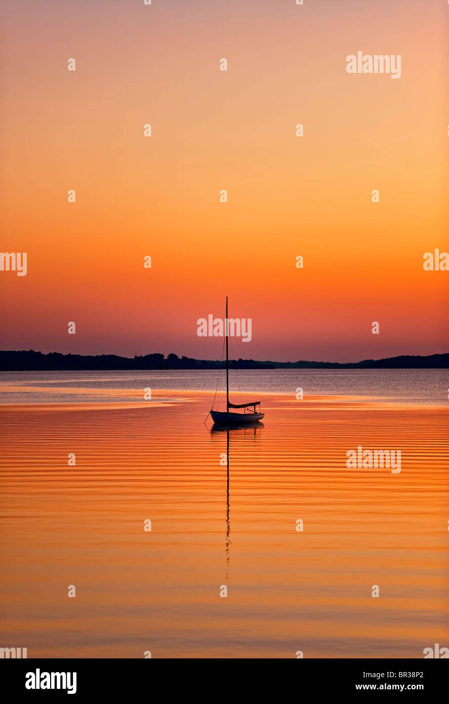 Sailboat sunset hi-res stock photography and images - Alamy