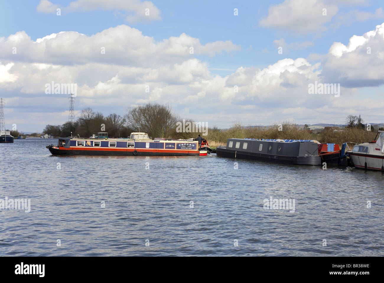 Narrow narrowboats hi-res stock photography and images - Alamy