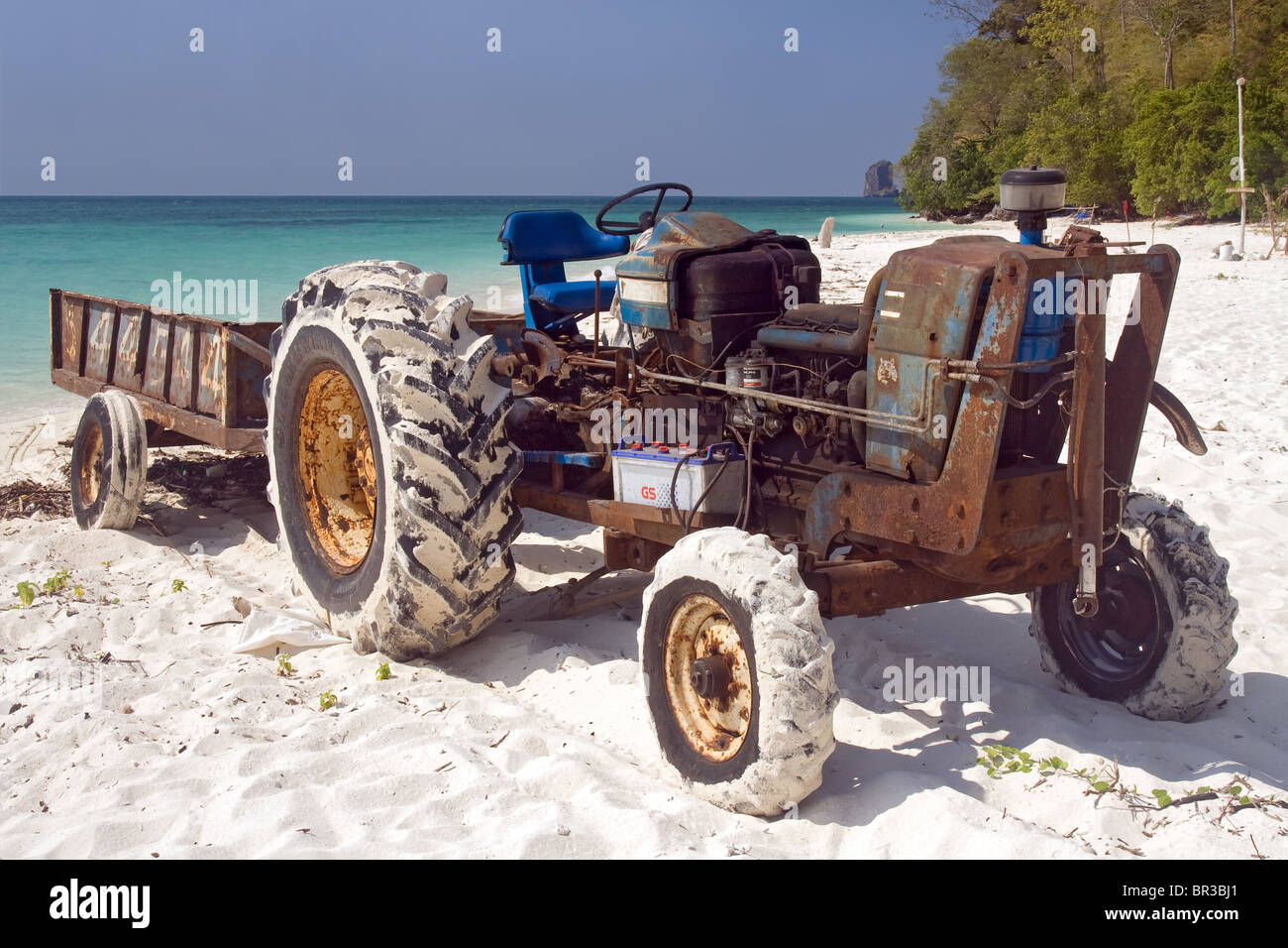 old tractor on beach Stock Photo - Alamy