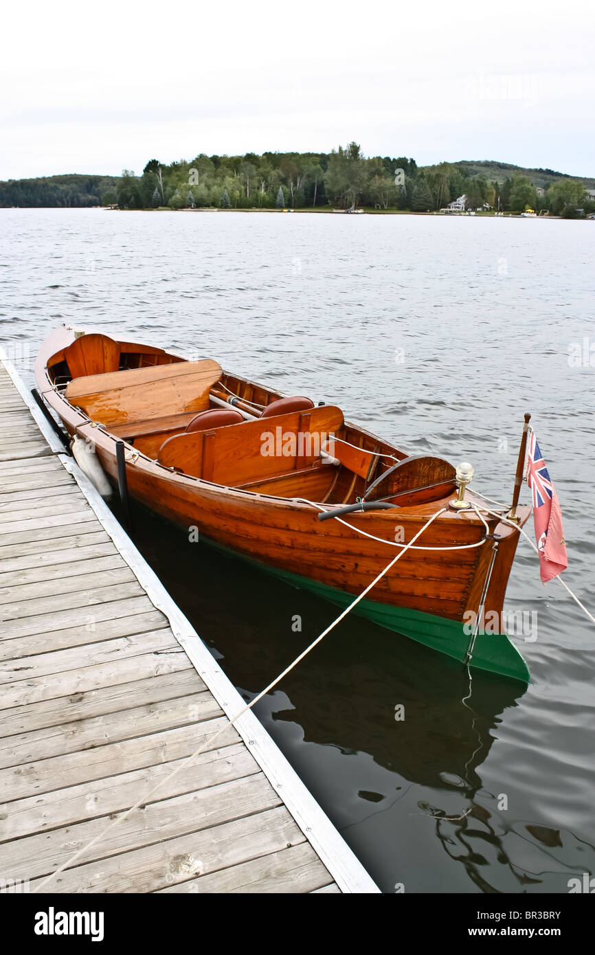boat boats canoe canoes park water deck cottage Stock Photo - Alamy
