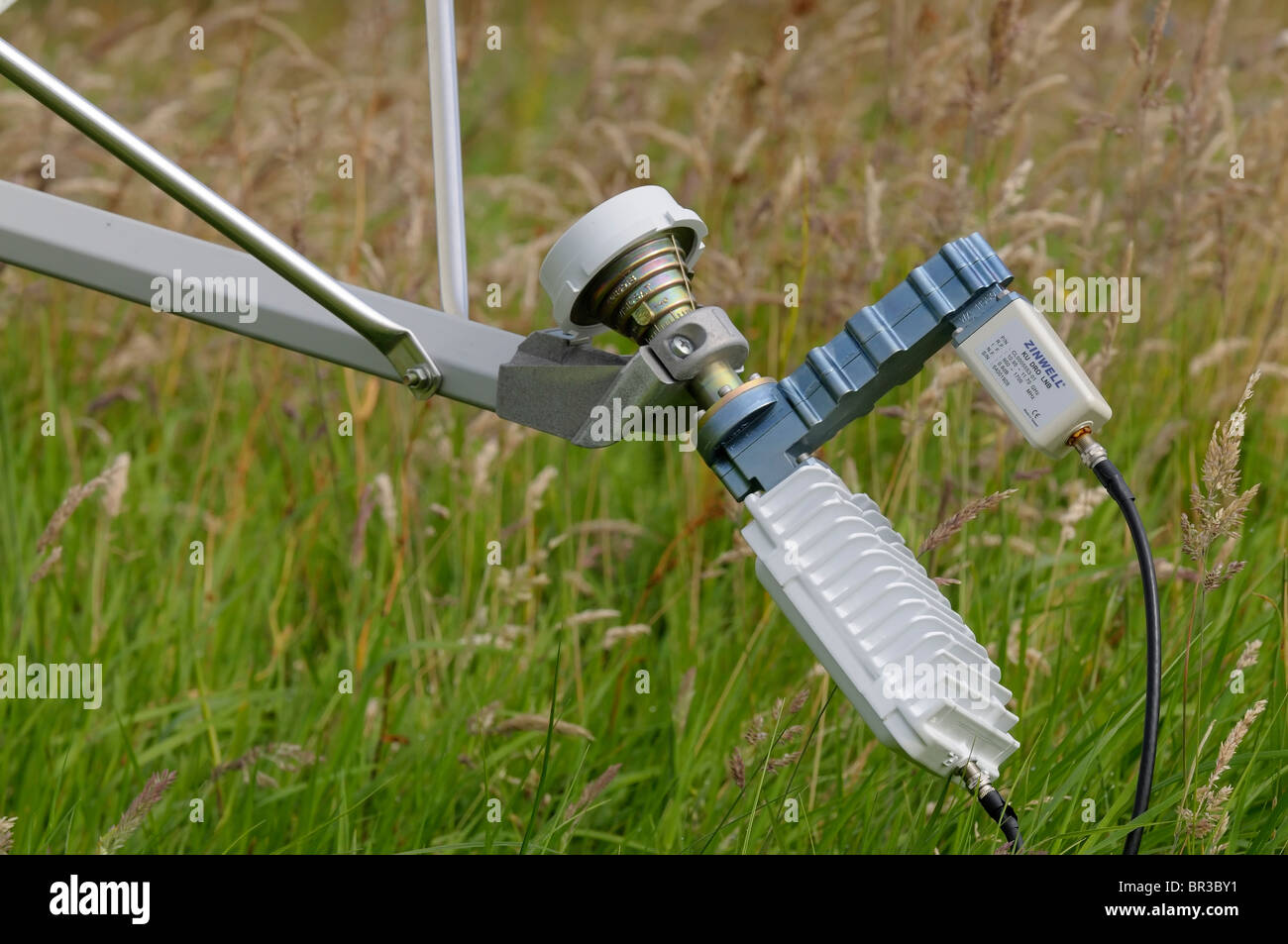 Internet satellite dish hi-res stock photography and images - Alamy