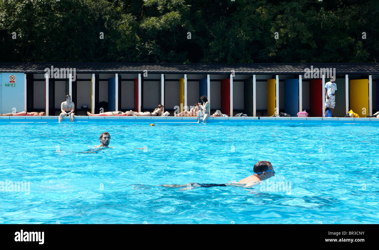Tooting bec lido hi-res stock photography and images - Alamy
