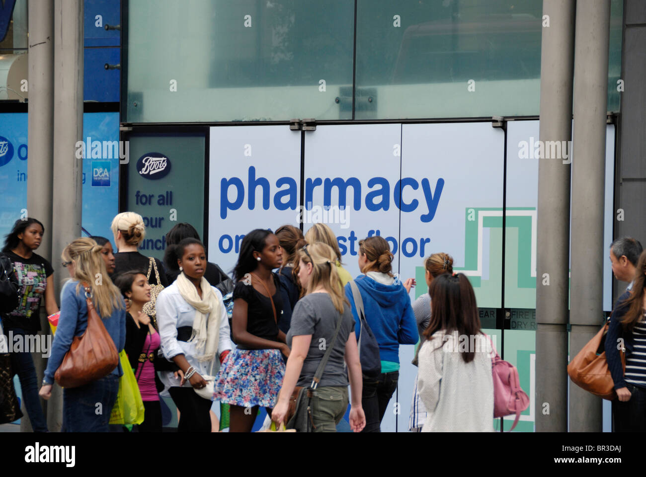 Pharmacy sign hi-res stock photography and images - Alamy