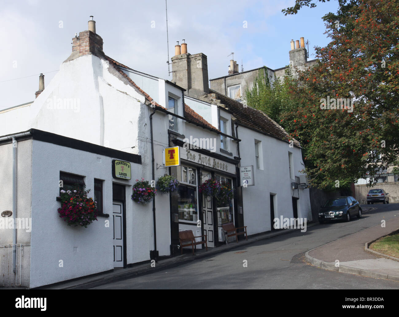 Auld hoose pub hi-res stock photography and images - Alamy