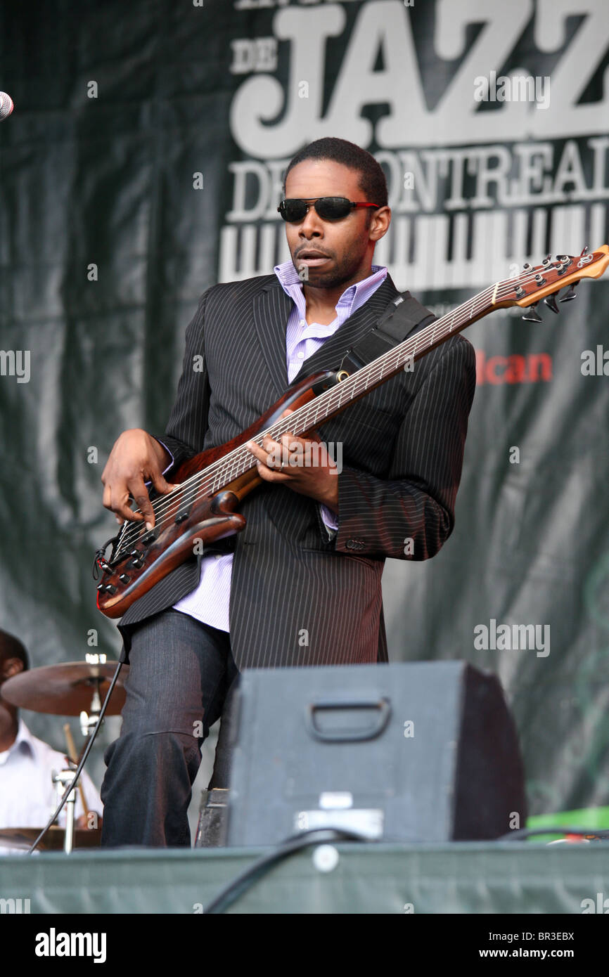 Black Jazz Bass Guitar Players