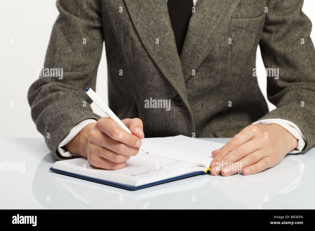 woman’s hand holding a pen Stock Photo - Alamy