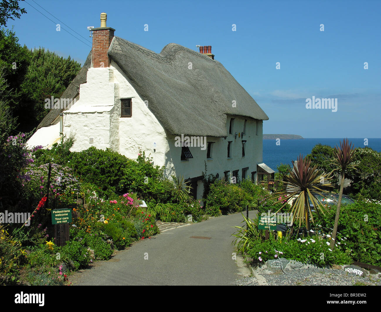 Thatched cottage at Church Cove, Lizard, Cornwall, UK Stock Photo - Alamy