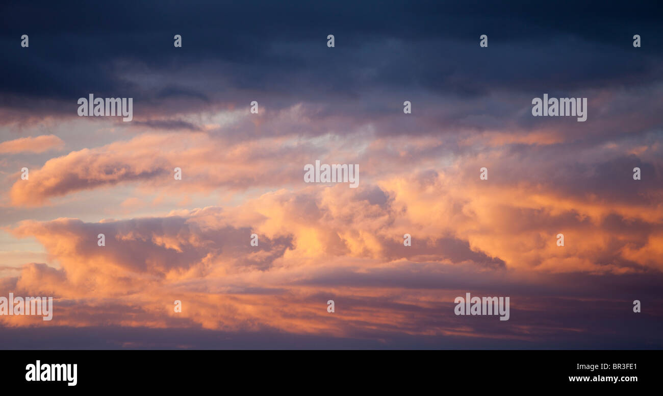 Sky getting dark gray clouds hi-res stock photography and images - Alamy