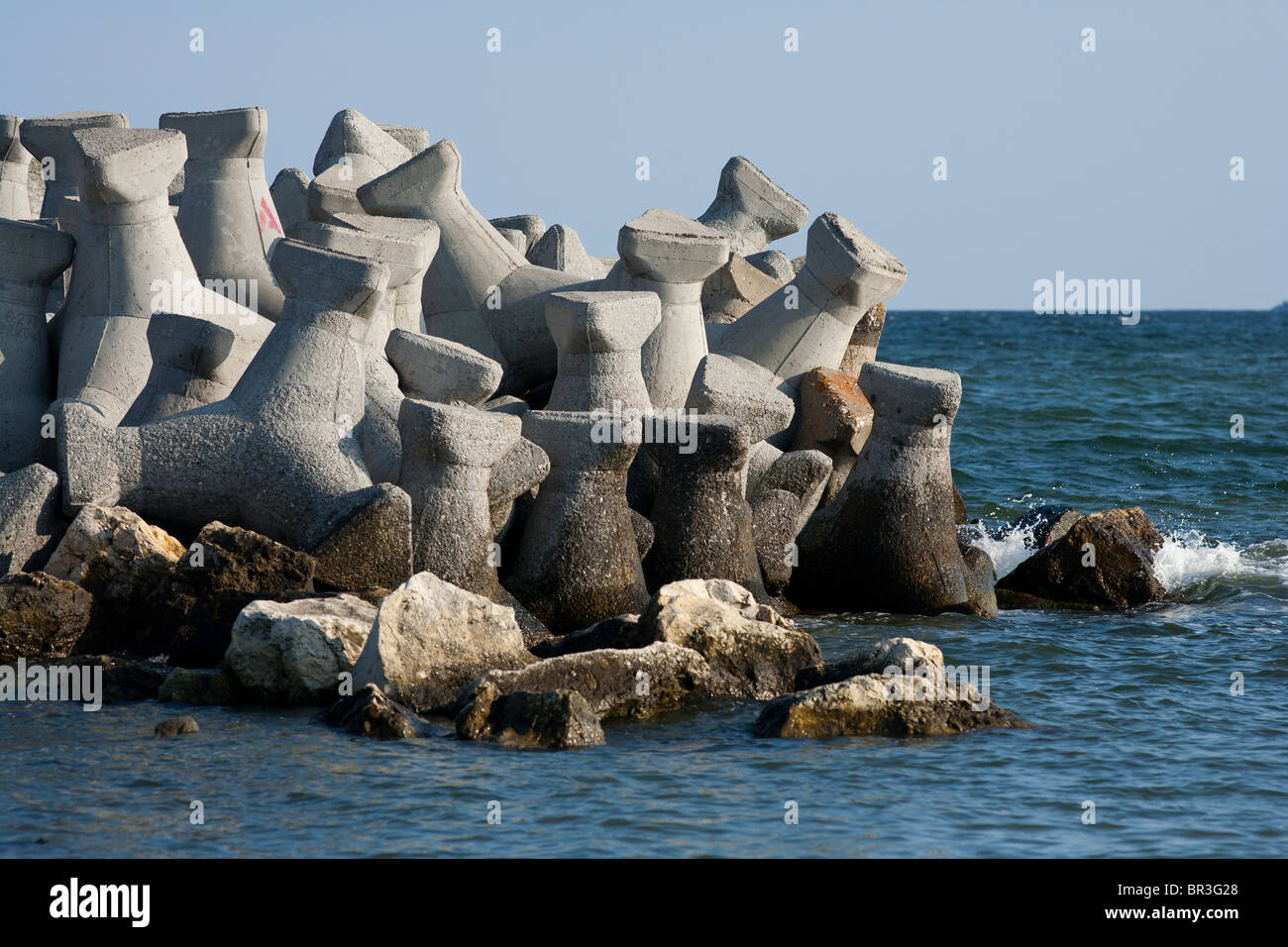 Stones rocks boulders breakwater hi-res stock photography and images ...