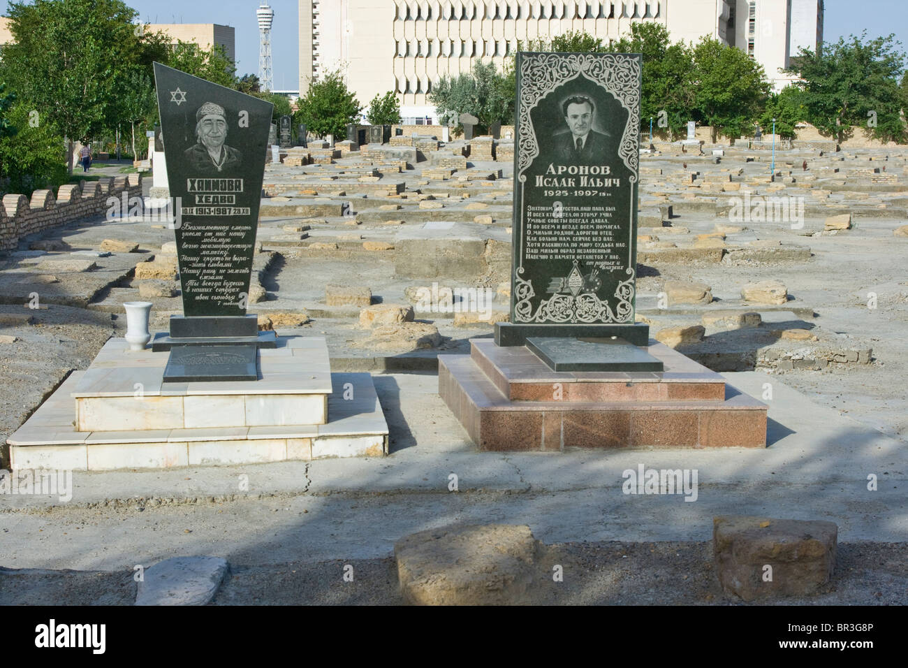 Jewish headstone in cemetery hi-res stock photography and images - Alamy