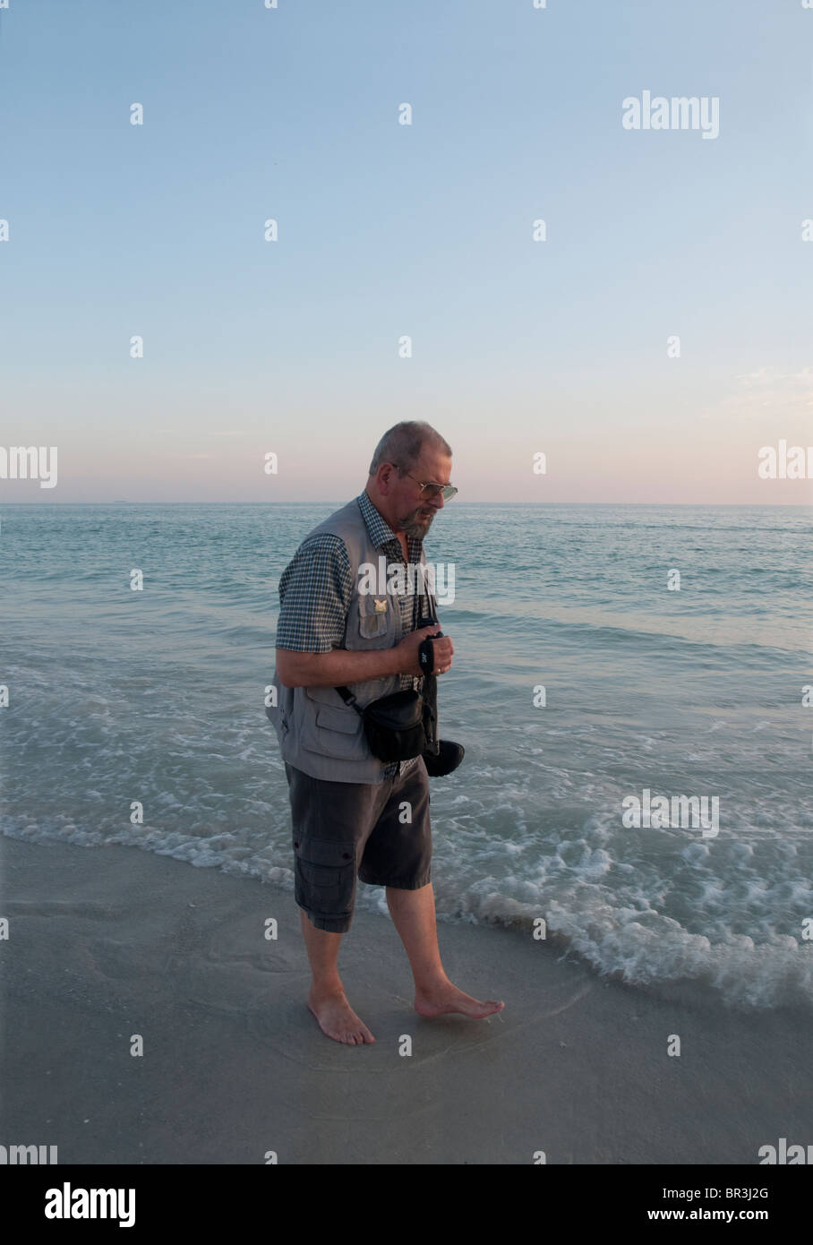 Wandering sunset waters edge hi-res stock photography and images - Alamy