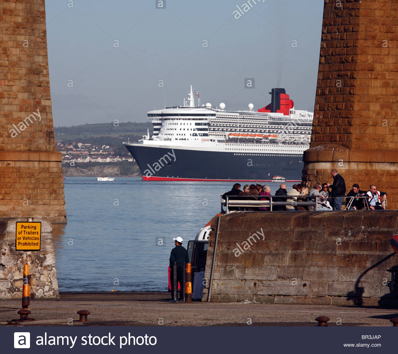 Queen mary 2 qm2 hi-res stock photography and images - Alamy
