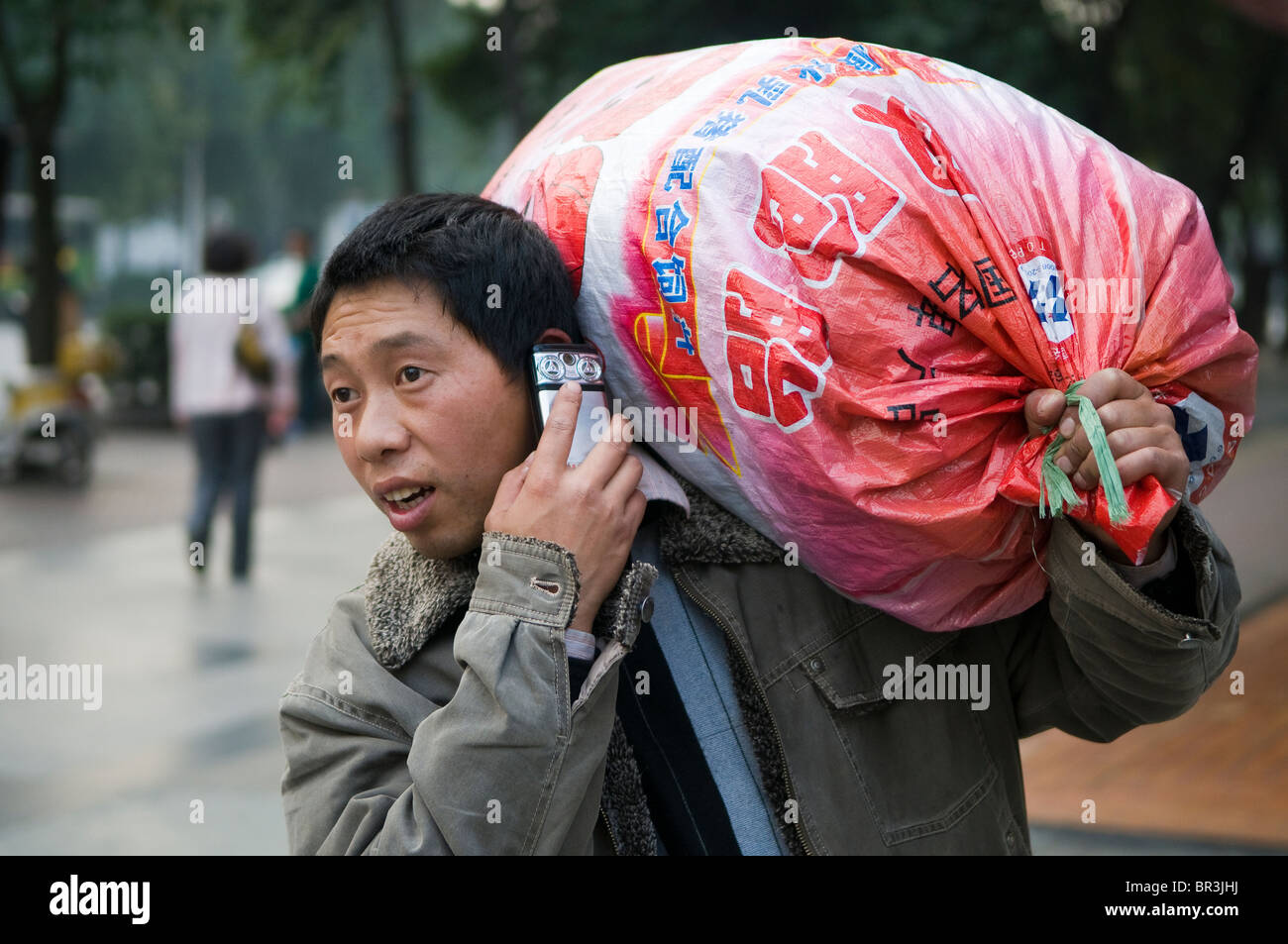 Man carrying sack on head hi-res stock photography and images - Alamy