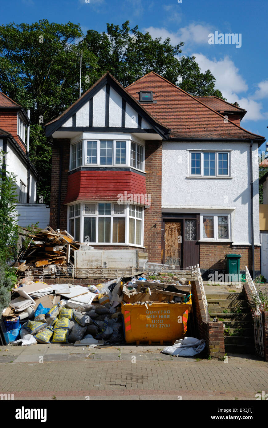 Detached house england hi-res stock photography and images - Alamy