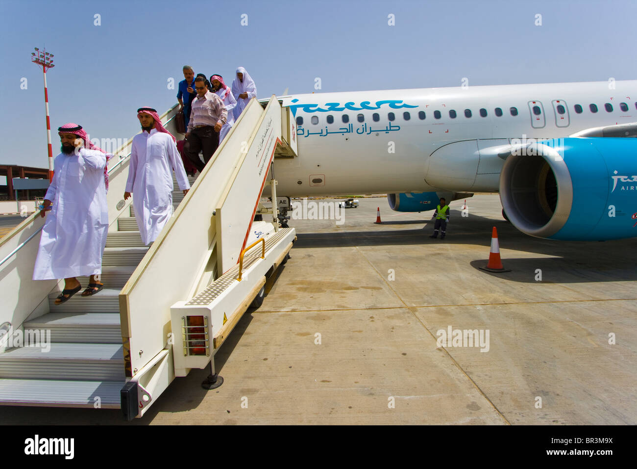 Kuwait airport hi-res stock photography and images - Alamy