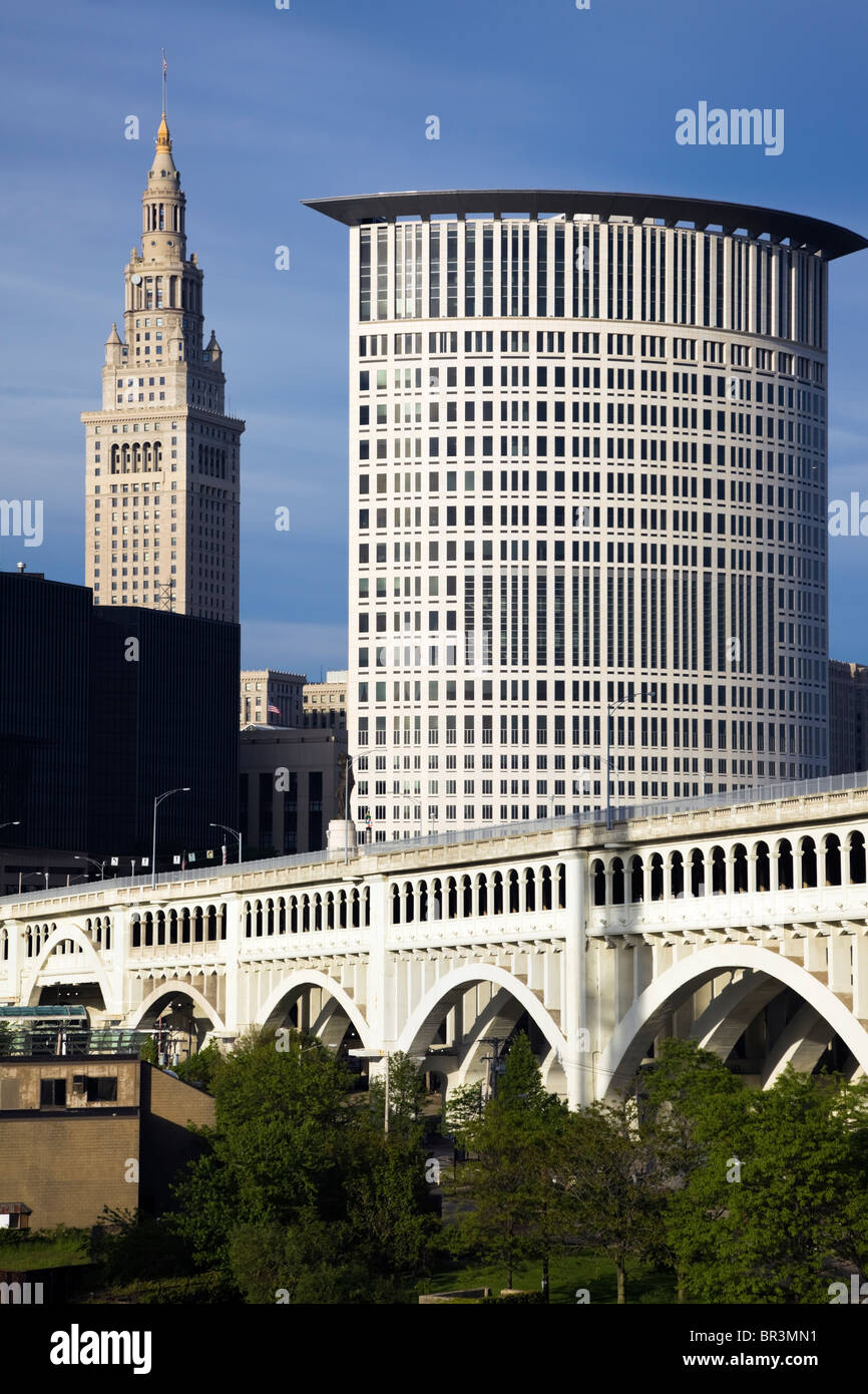 Downtown cleveland office building hi-res stock photography and images ...