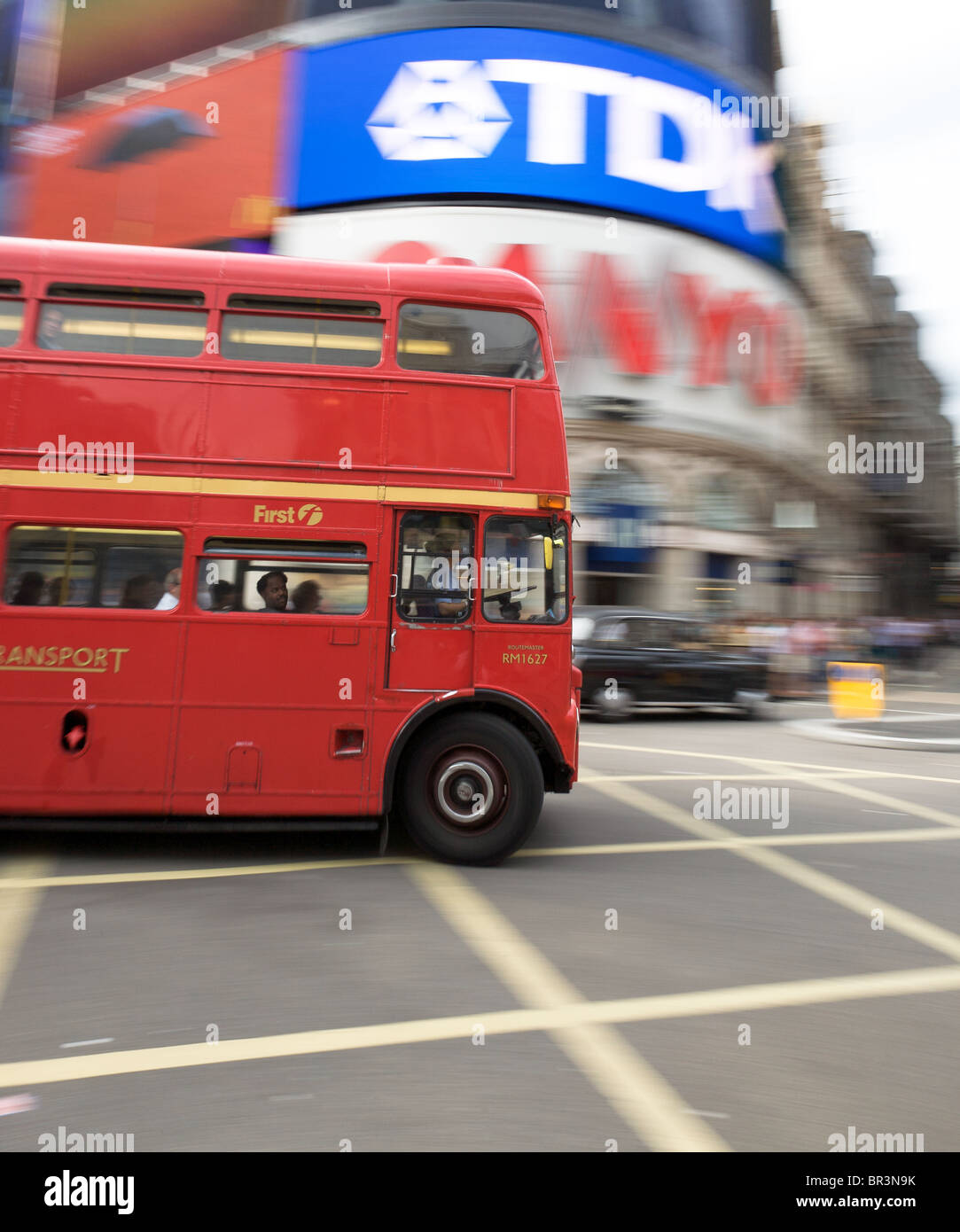 Red Routemaster Bus Stock Photos & Red Routemaster Bus Stock Images - Alamy