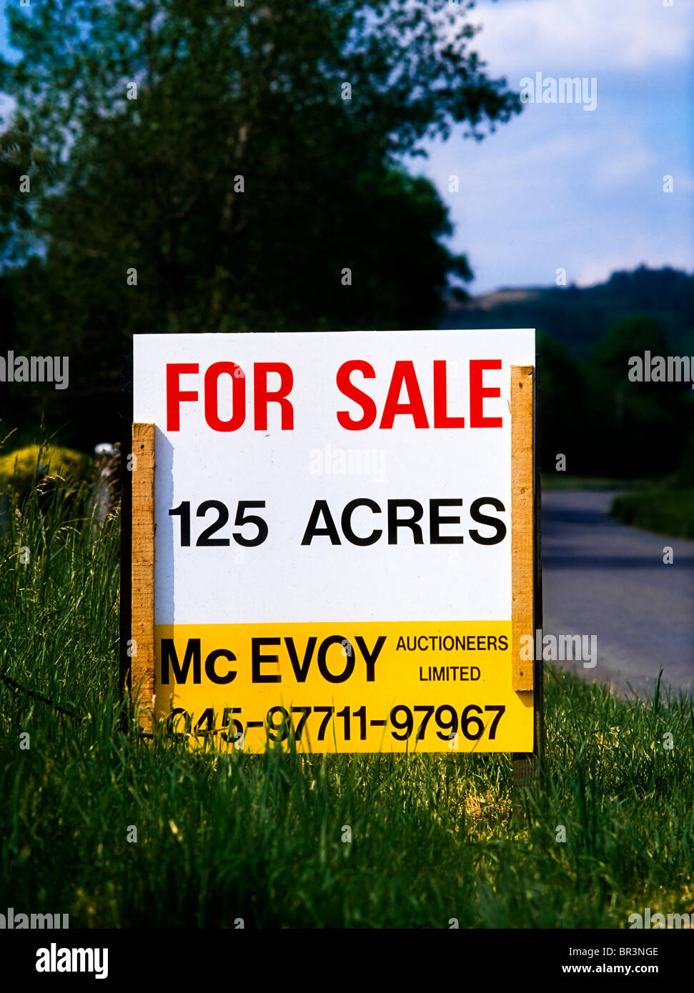 Sign For Land Sale Stock Photo - Alamy