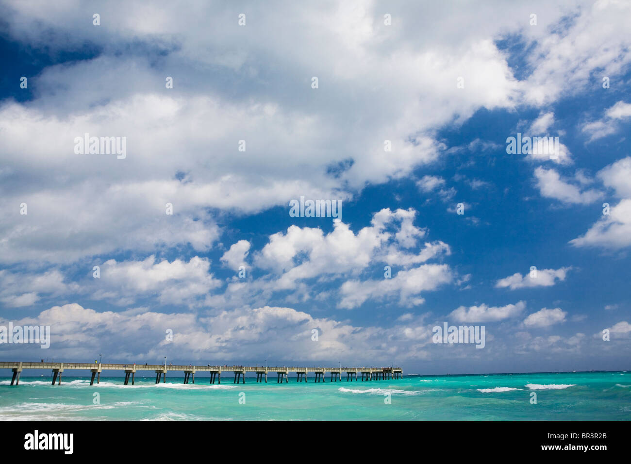 Blue skies over the Atlantic Ocean in Florida Stock Photo - Alamy