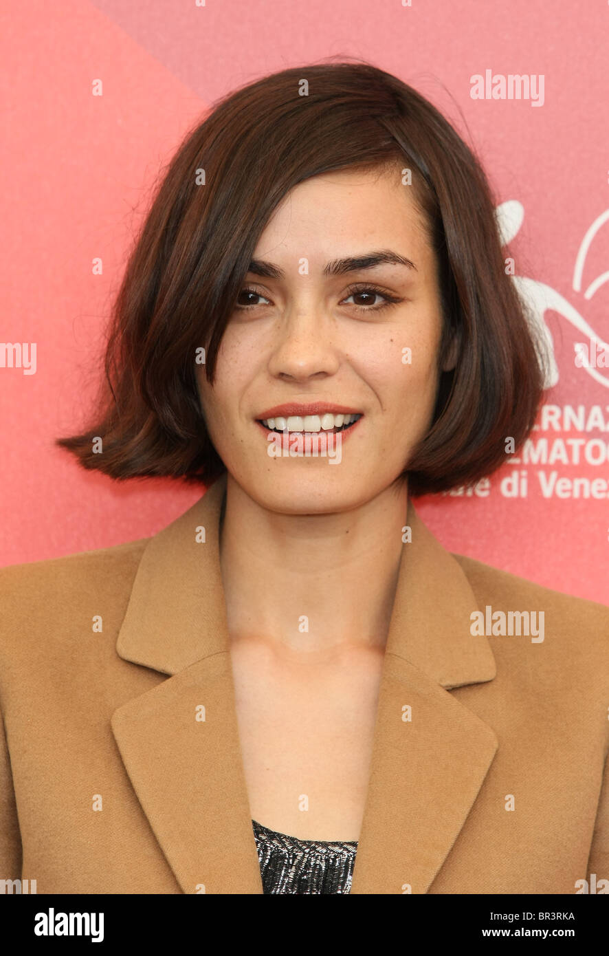 Shannyn Sossamon Un Cuento De Caballeros Gif Shannyn Sossamon Hi Res