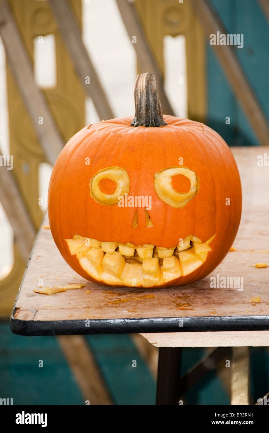 Open mouth halloween pumpkin hi-res stock photography and images - Alamy