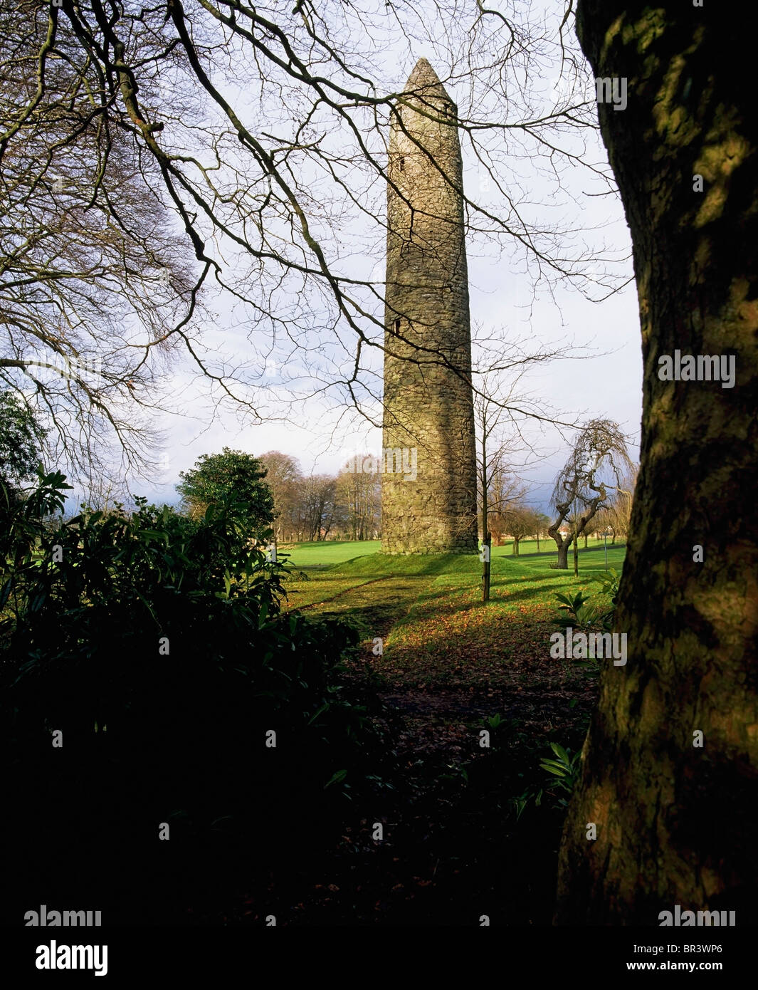 Antrim Town, Co Antrim, Northern Ireland, Antrim Round Tower Stock ...