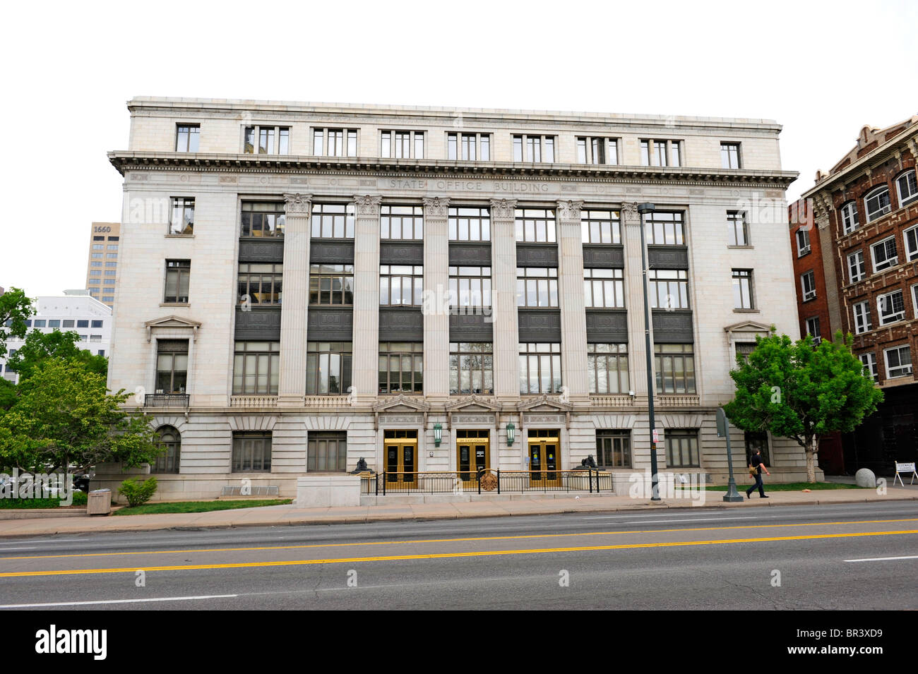 State capitol executive tower hi-res stock photography and images - Alamy