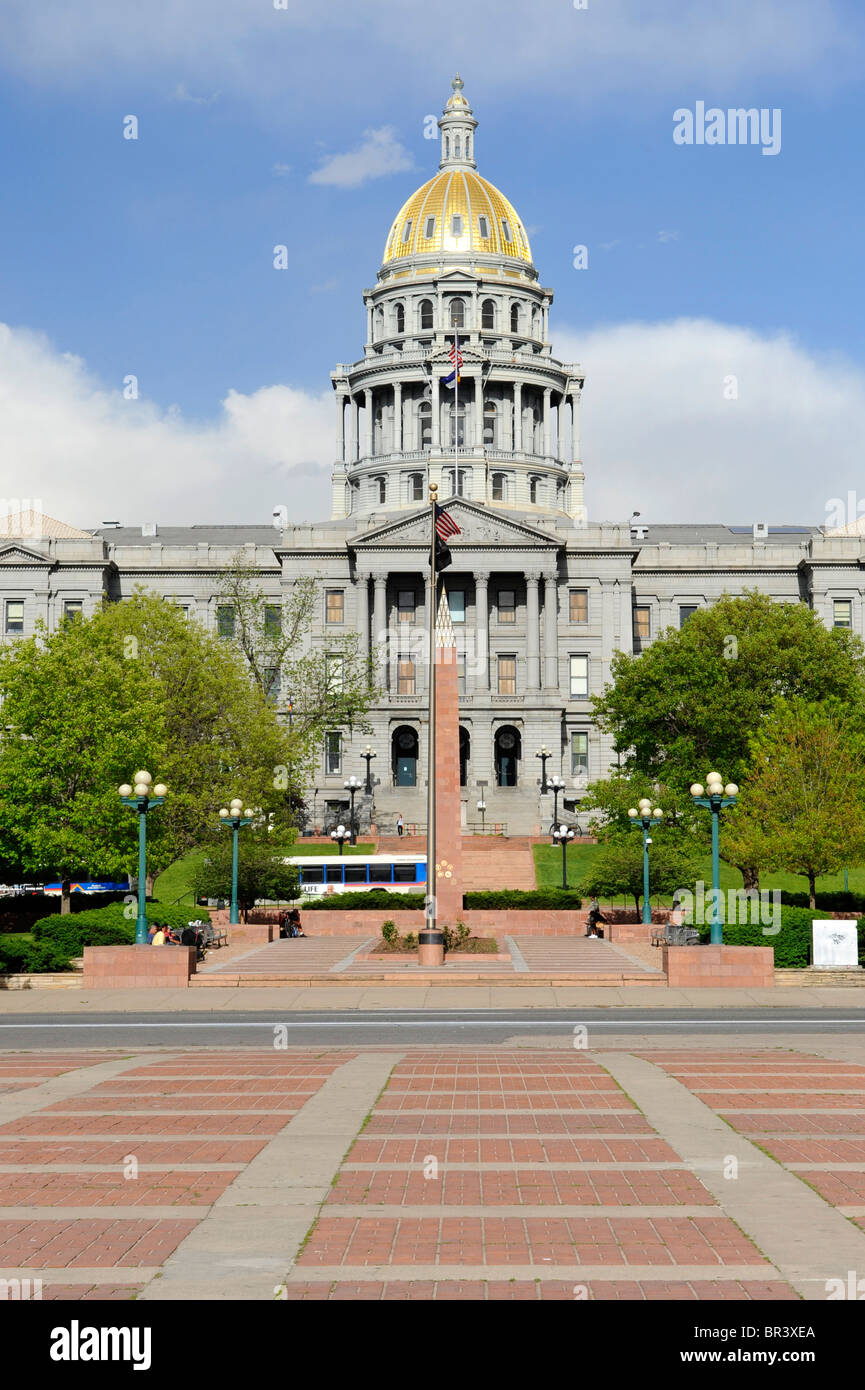 State capitol executive tower hi-res stock photography and images - Alamy