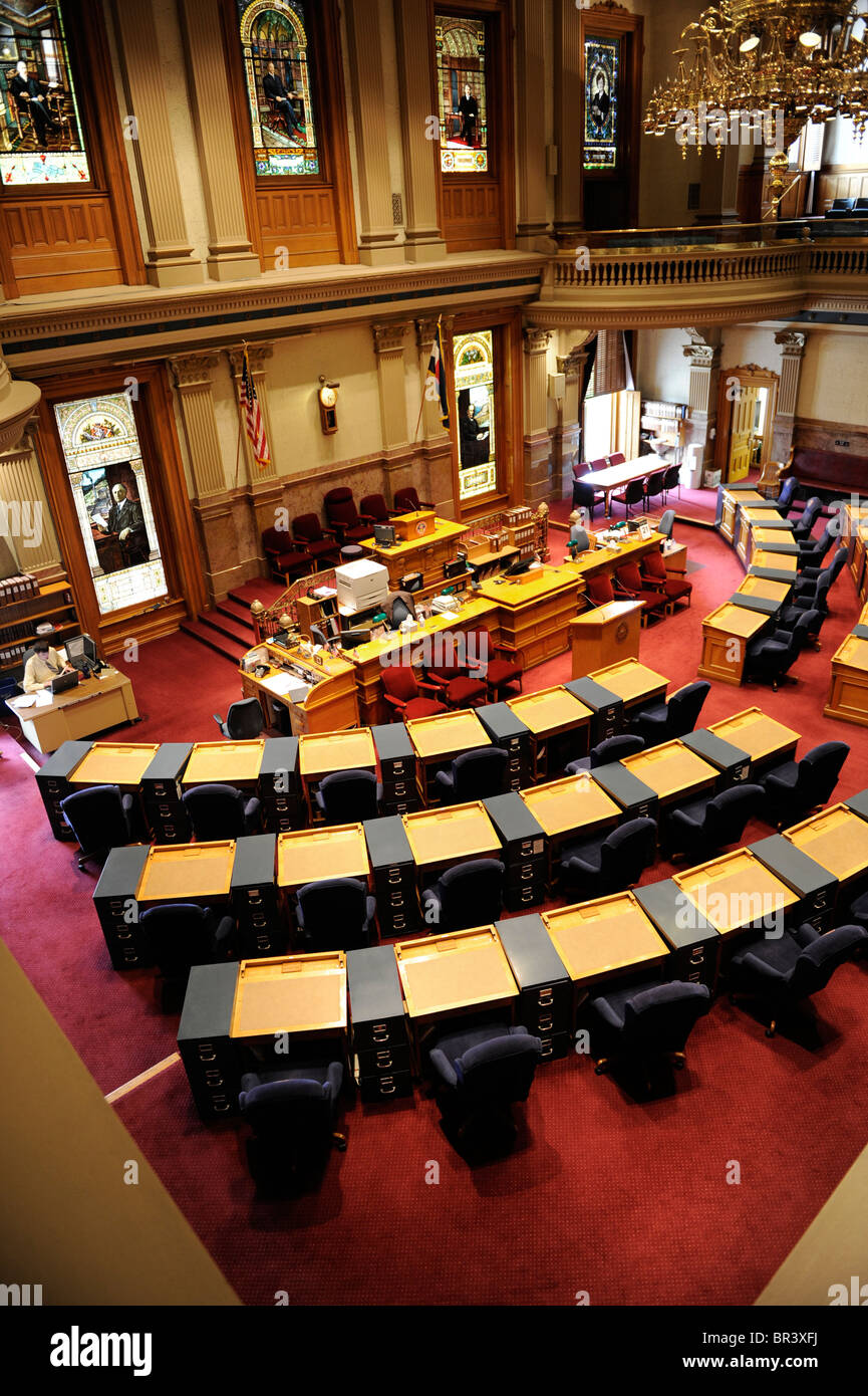 State capitol executive tower hi-res stock photography and images - Alamy