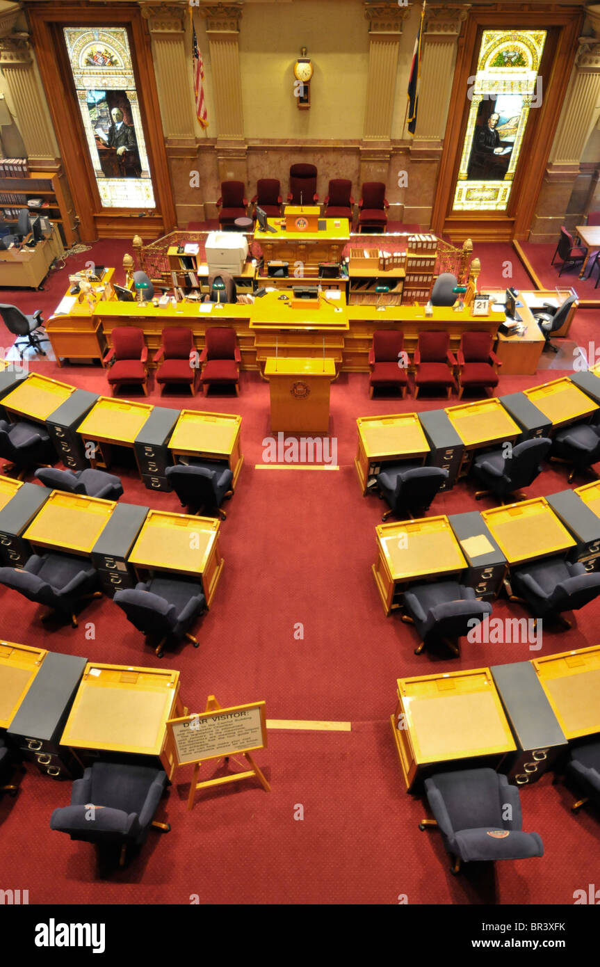 State capitol executive tower hi-res stock photography and images - Alamy