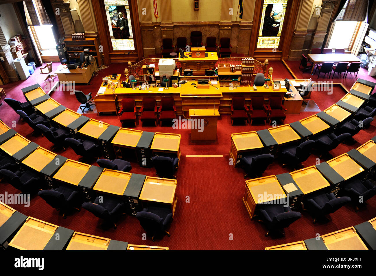 State capitol executive tower hi-res stock photography and images - Alamy