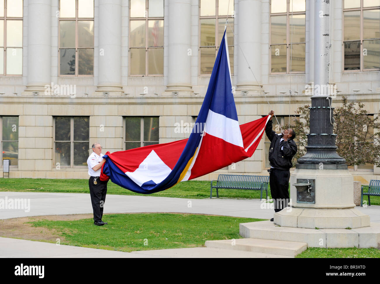 State capitol executive tower hi-res stock photography and images - Alamy
