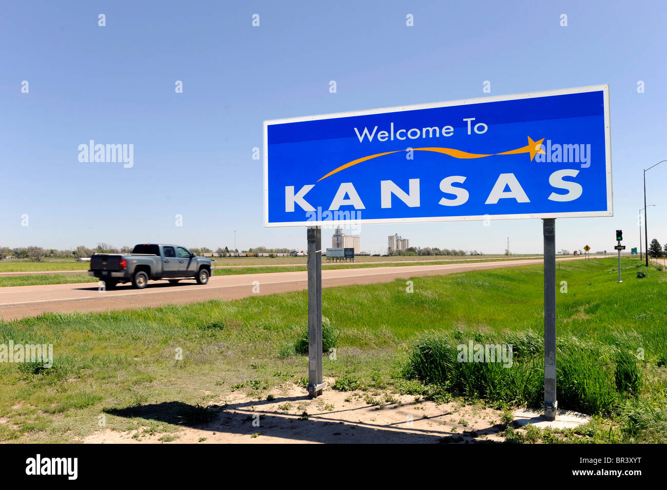 Welcome to kansas sign hi-res stock photography and images - Alamy