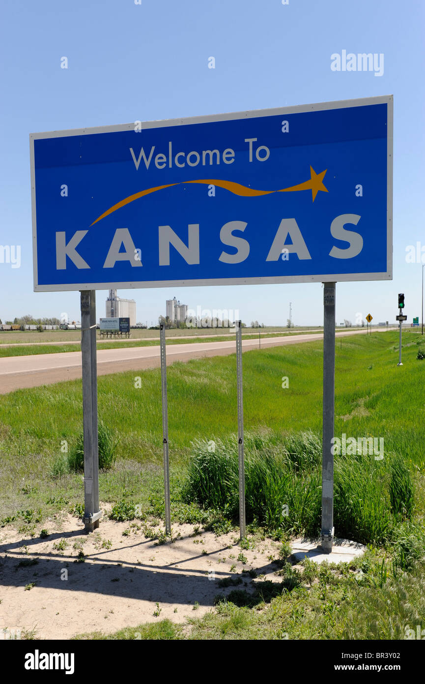 Welcome to kansas sign hi-res stock photography and images - Alamy