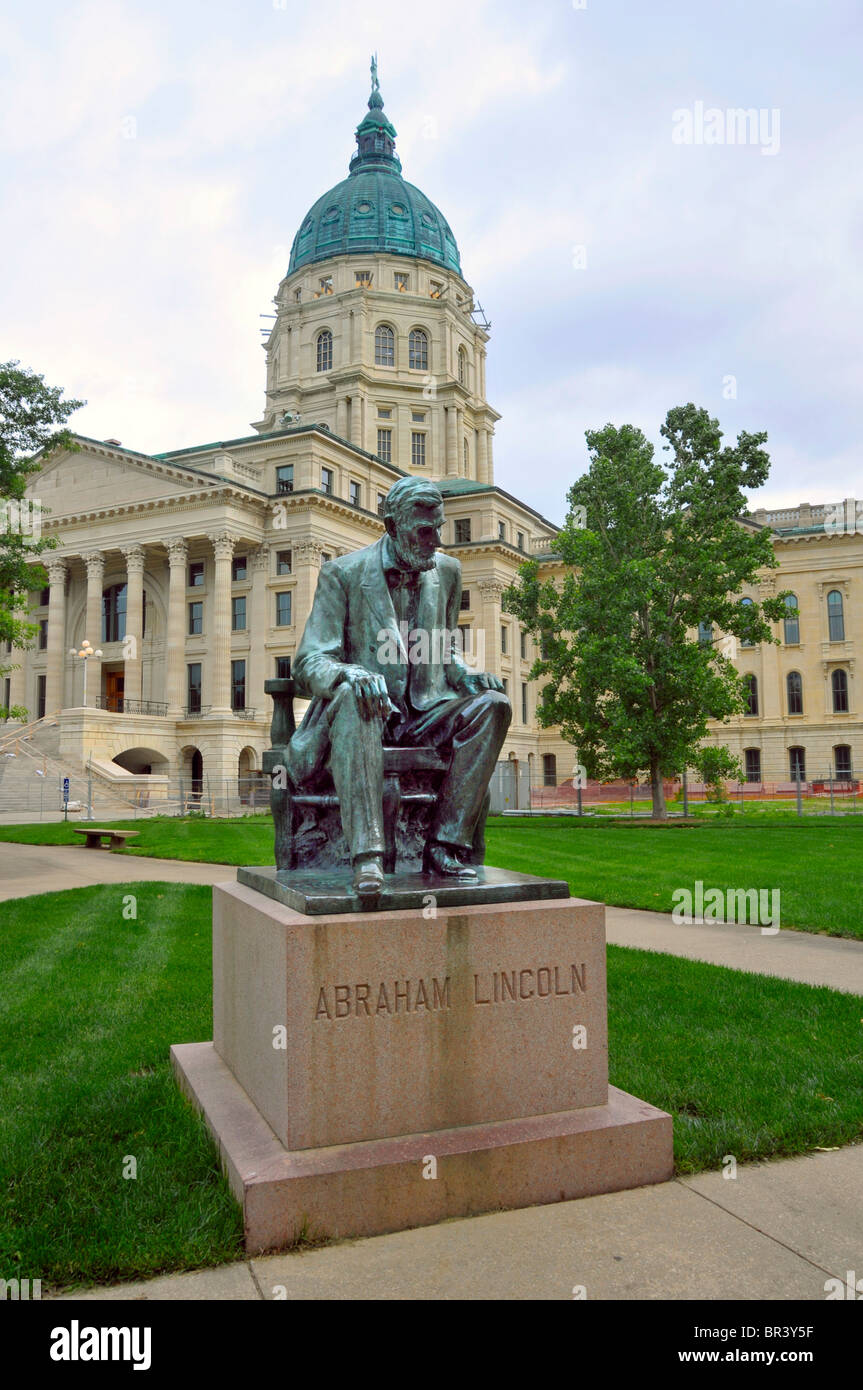 Statue of Abraham Lincoln in front of state capitol Topeka Kansas Stock ...