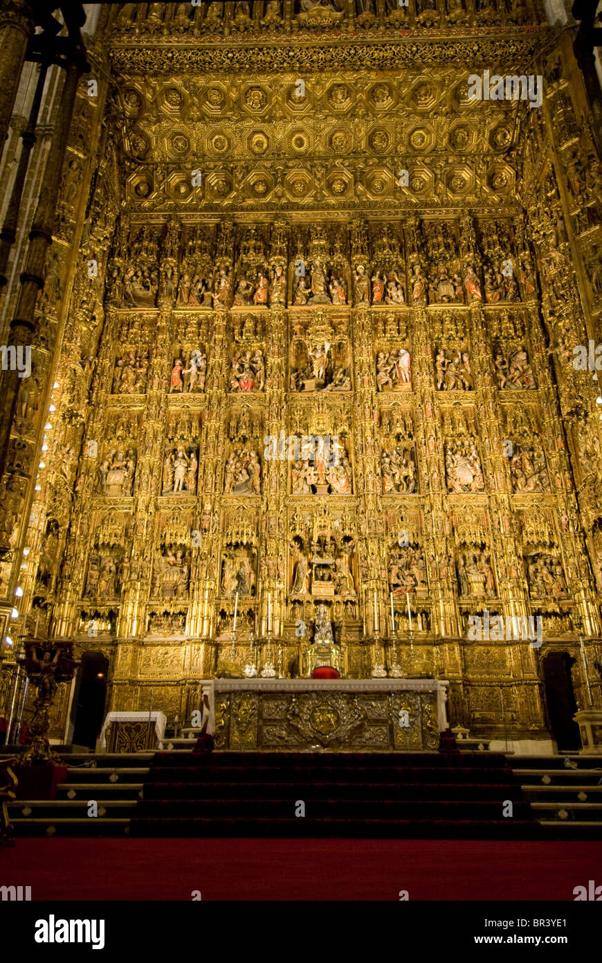 Largest altar in the world in the Cathedral of Seville, more than 1000 ...