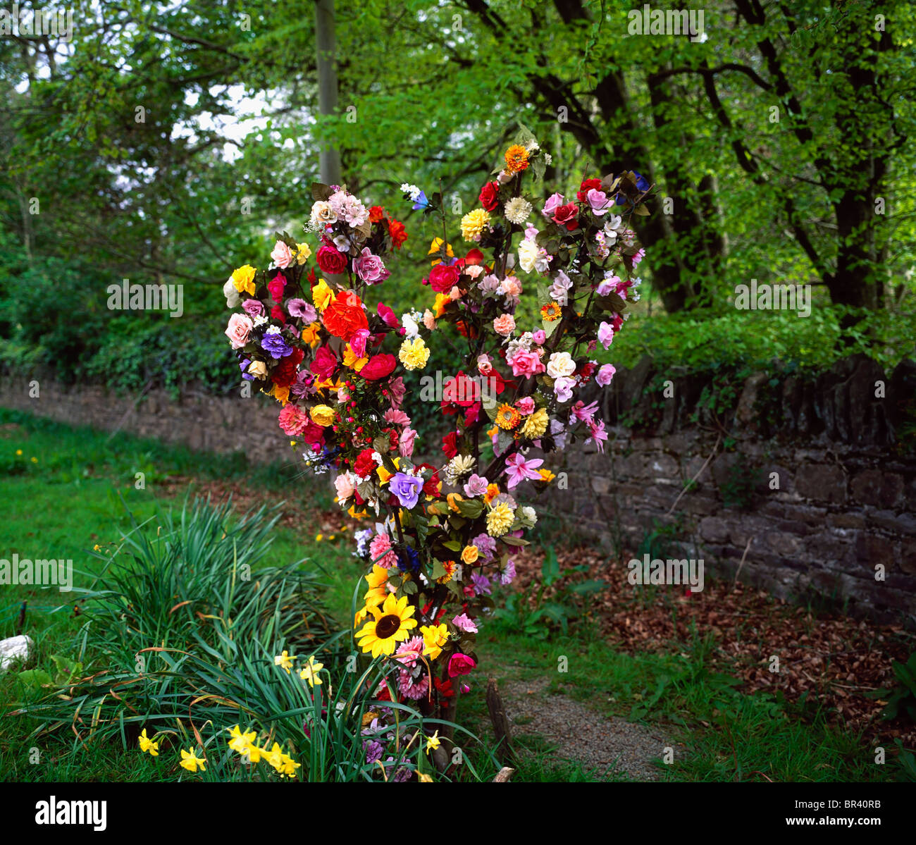 Garland garlands wreath wreaths flowers hi-res stock photography and ...