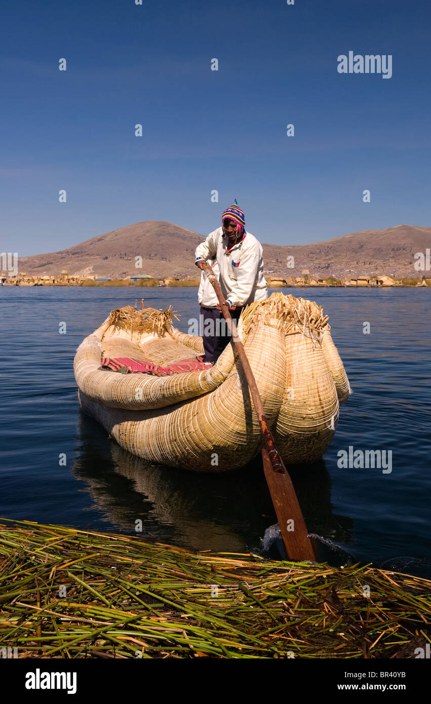 Traditional boat on Lake Titicaca in Peru Stock Photo - Alamy