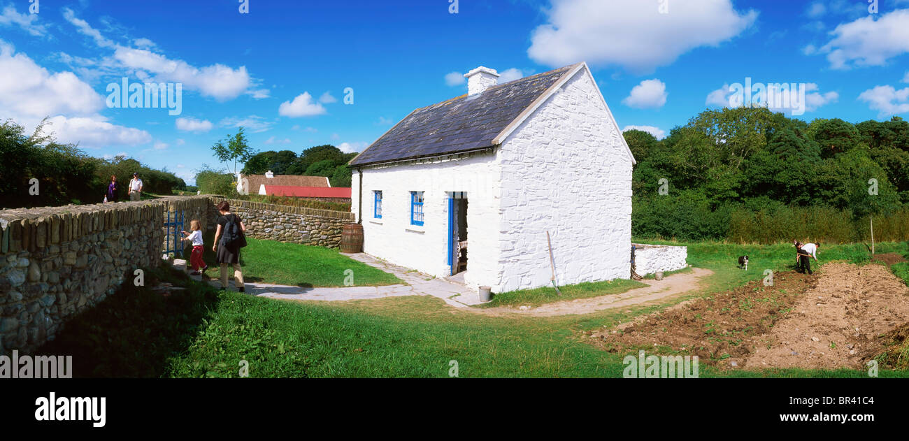Muckross, Co Kerry, Ireland, Traditional Farm Stock Photo - Alamy