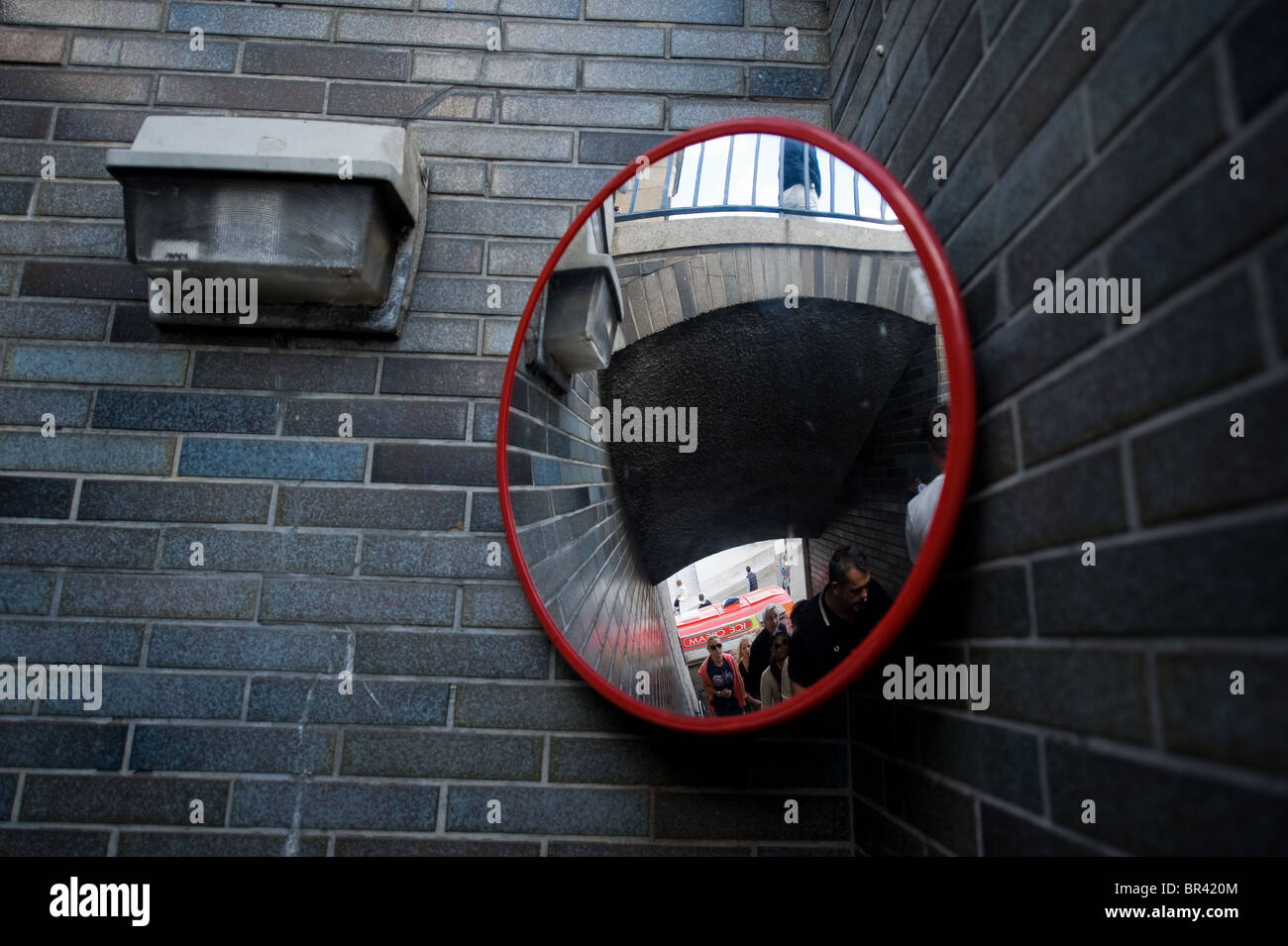 Distorted mirror hi-res stock photography and images - Alamy