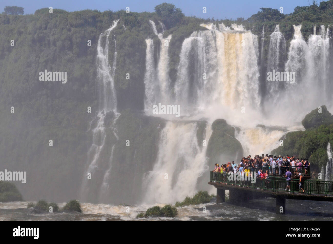 Iguazu falls brazil viewing platform hi-res stock photography and ...