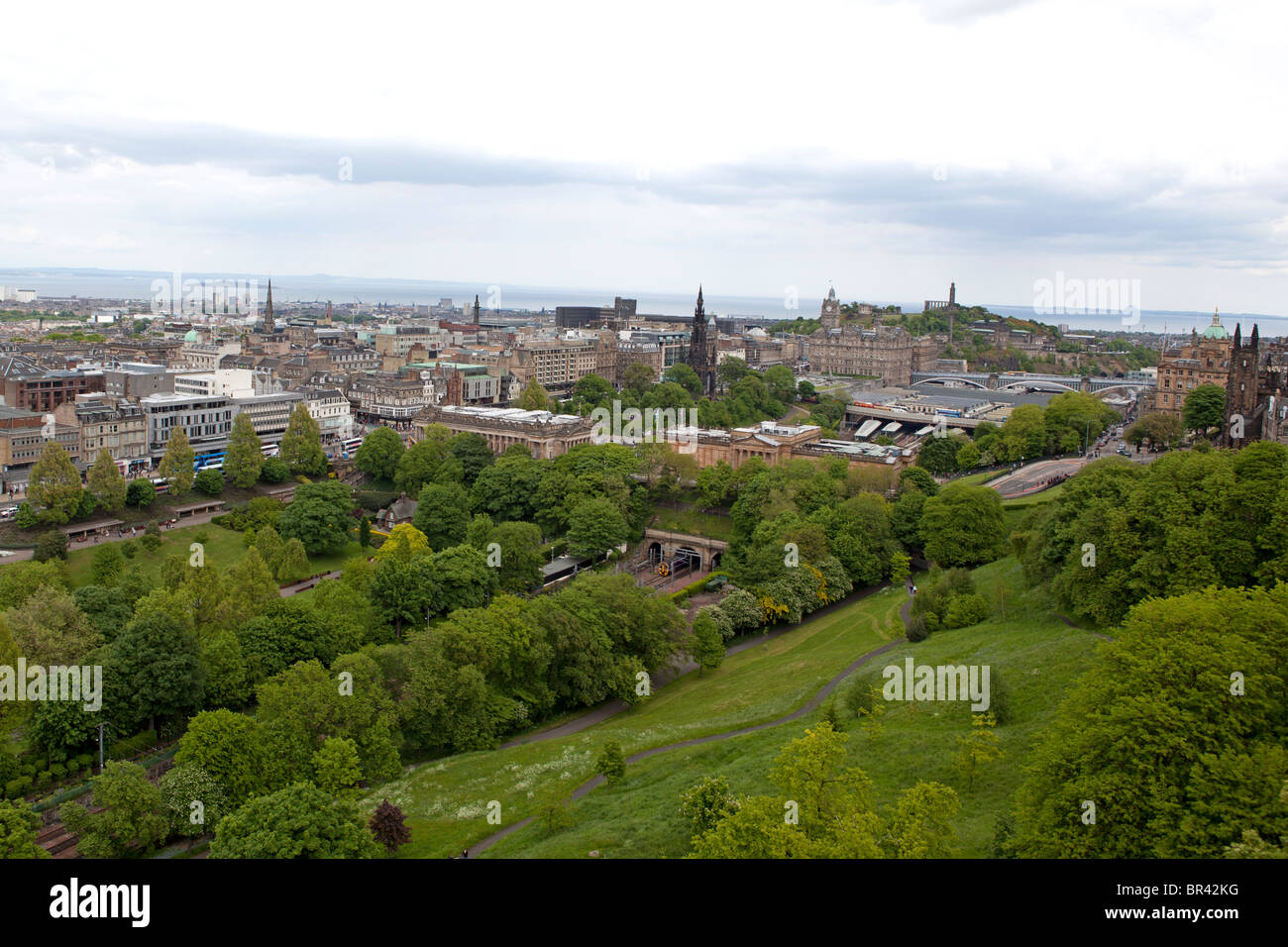 Edinburgh from above hi-res stock photography and images - Alamy