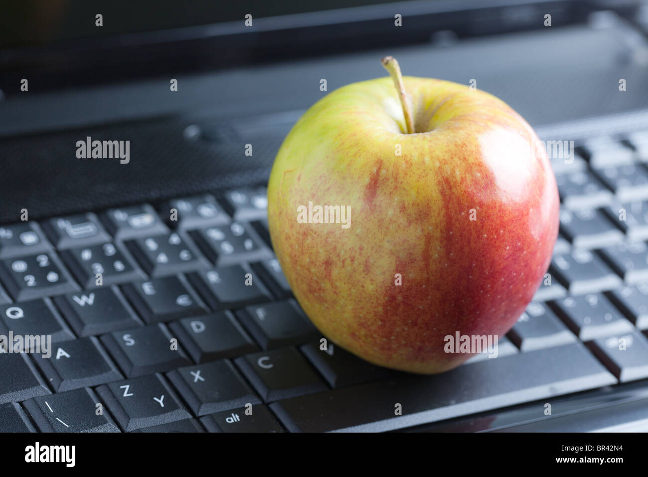 apple on laptop Stock Photo - Alamy