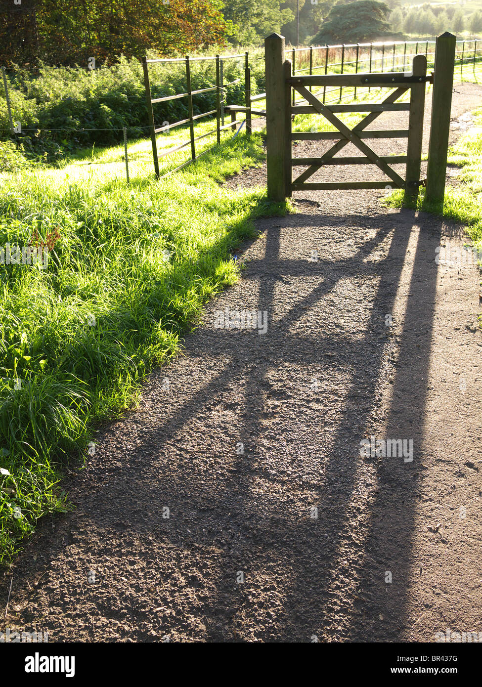 Wooden gate path pathway hi-res stock photography and images - Alamy