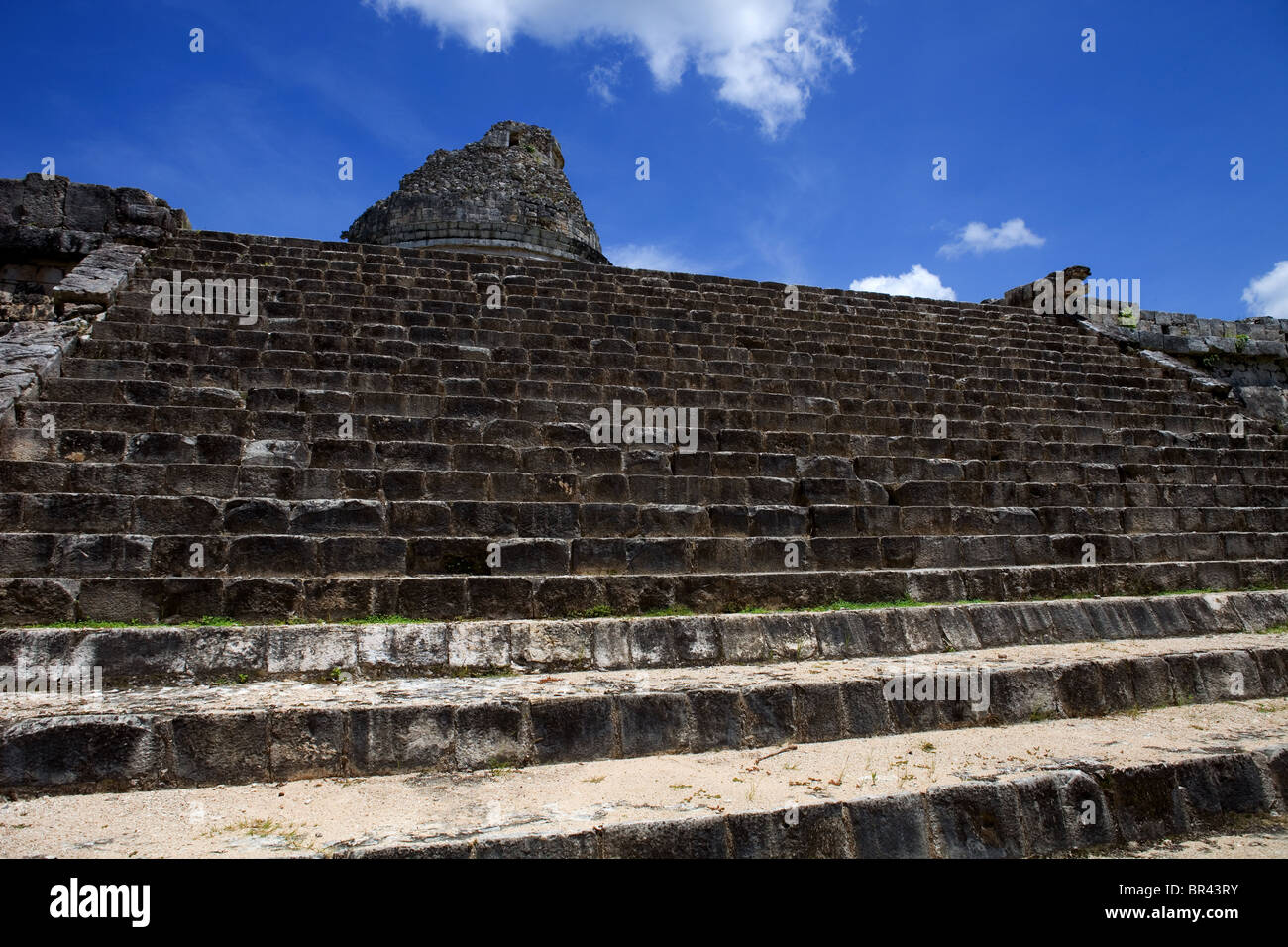 Ancient Mayan temple at Chichen Itza, Yucatan, Mexico Stock Photo - Alamy