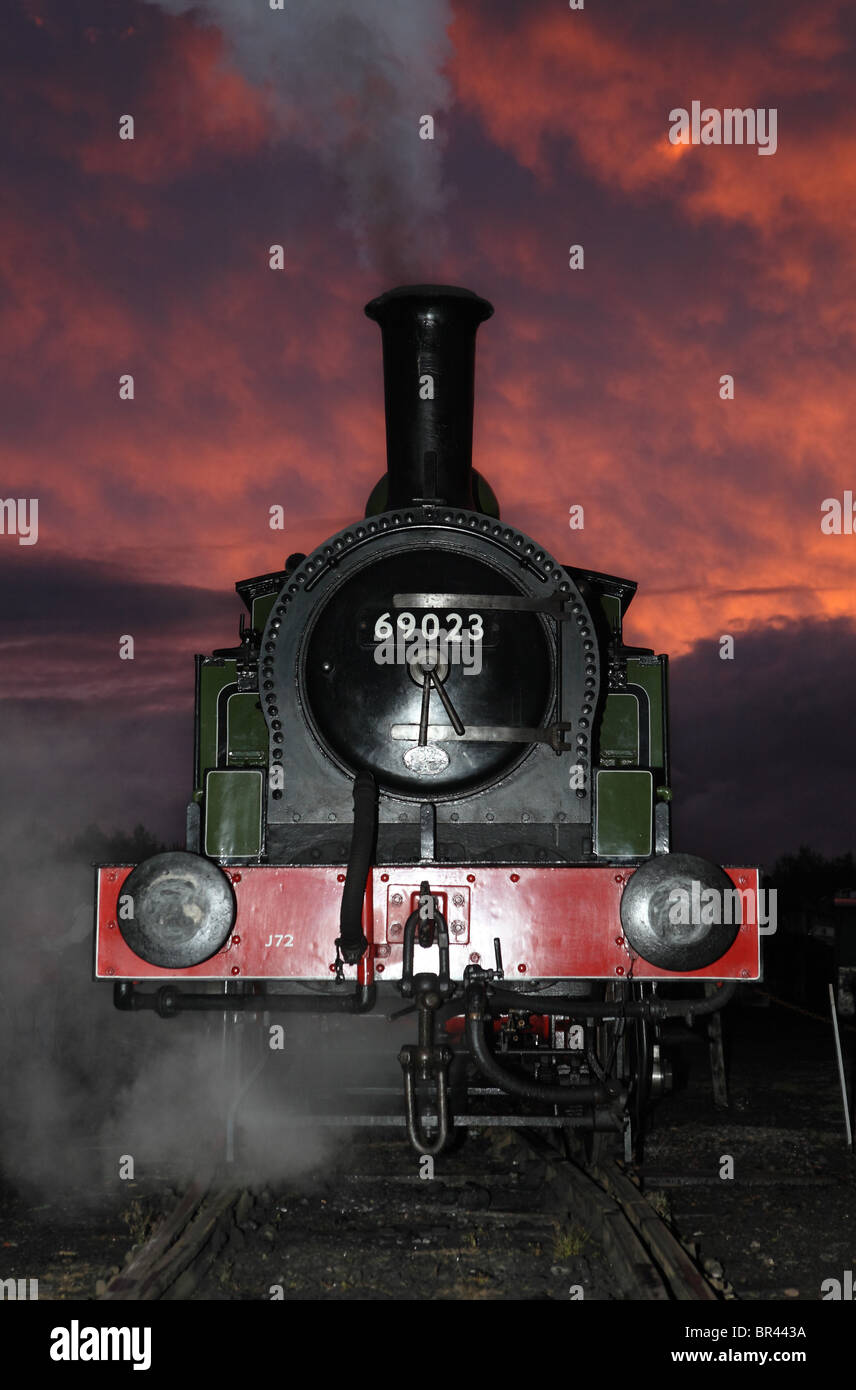 British steam train night hi-res stock photography and images - Alamy