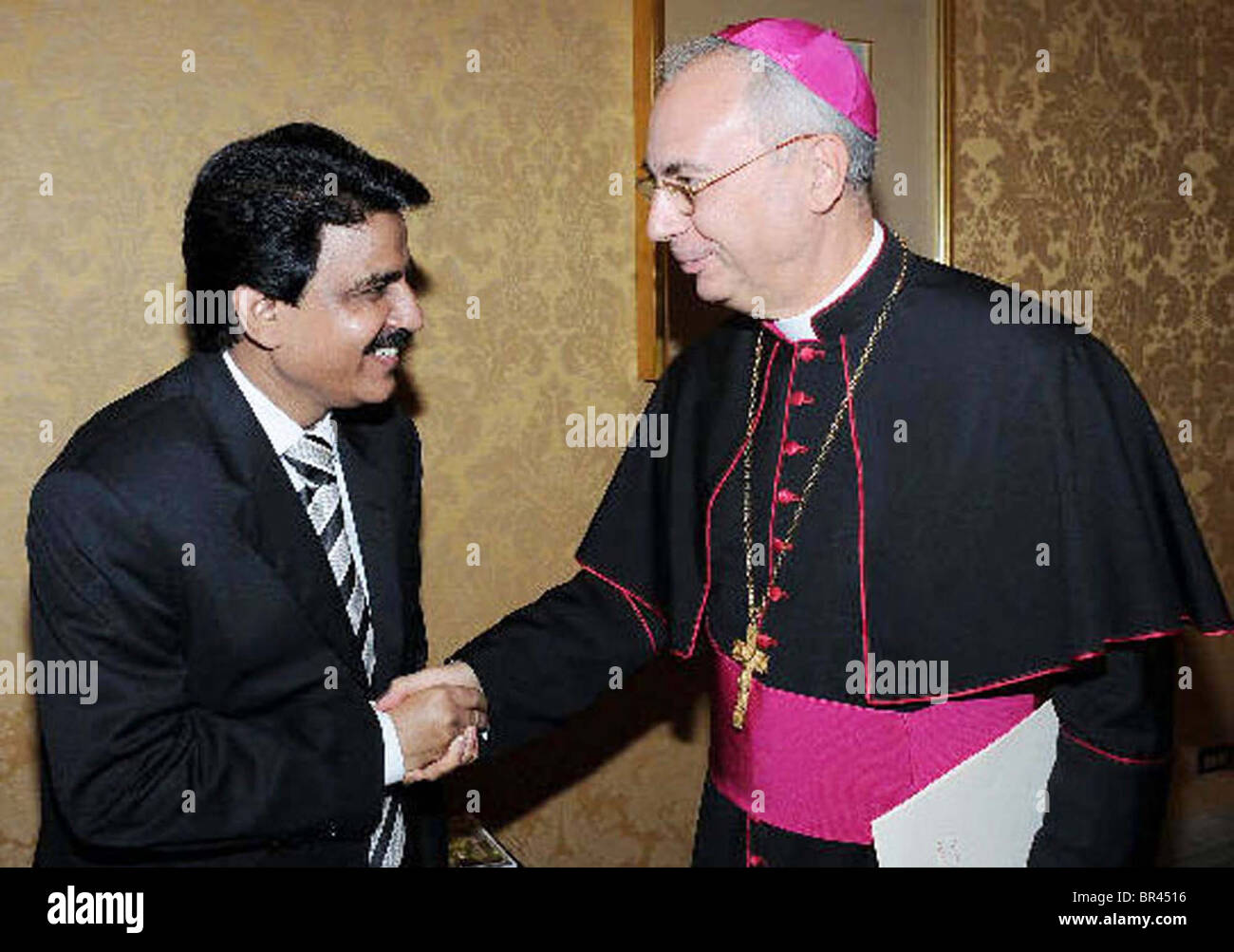 Pakistan Minorities Affairs Minister, Shahbaz Bhatti shakes hand with ...
