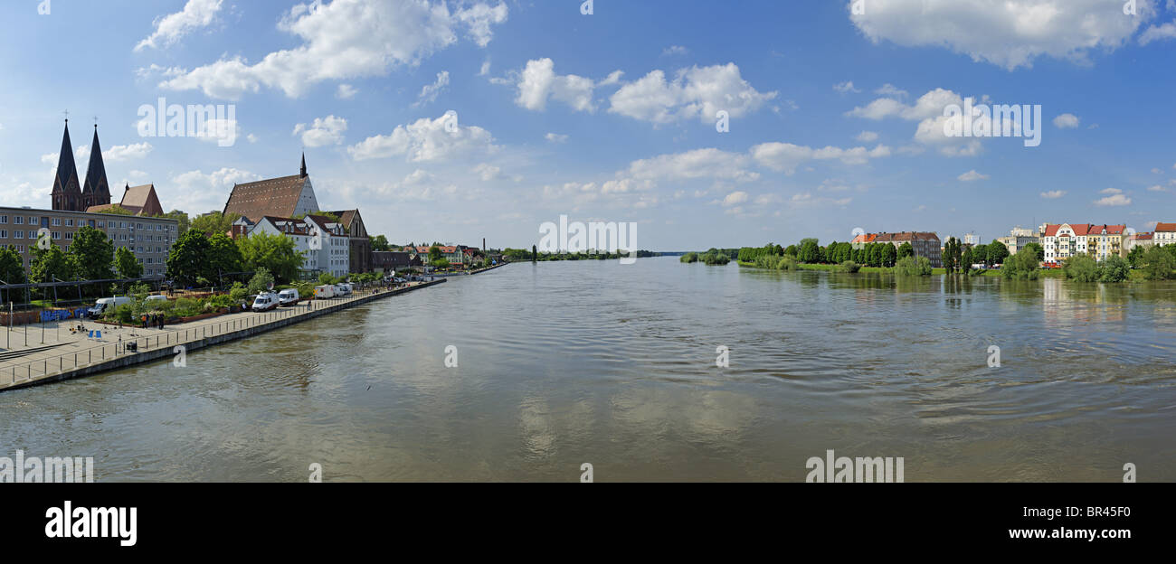 Flooded Oder between Frankfurt at the Oder, Germany and Slubice, Poland ...